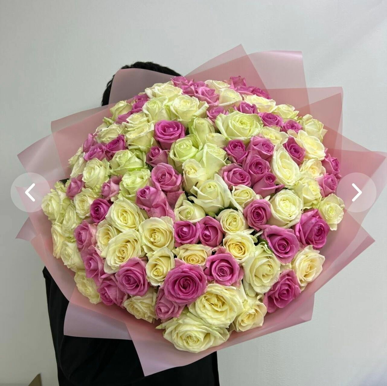 Флористическая композиция из 101 розы