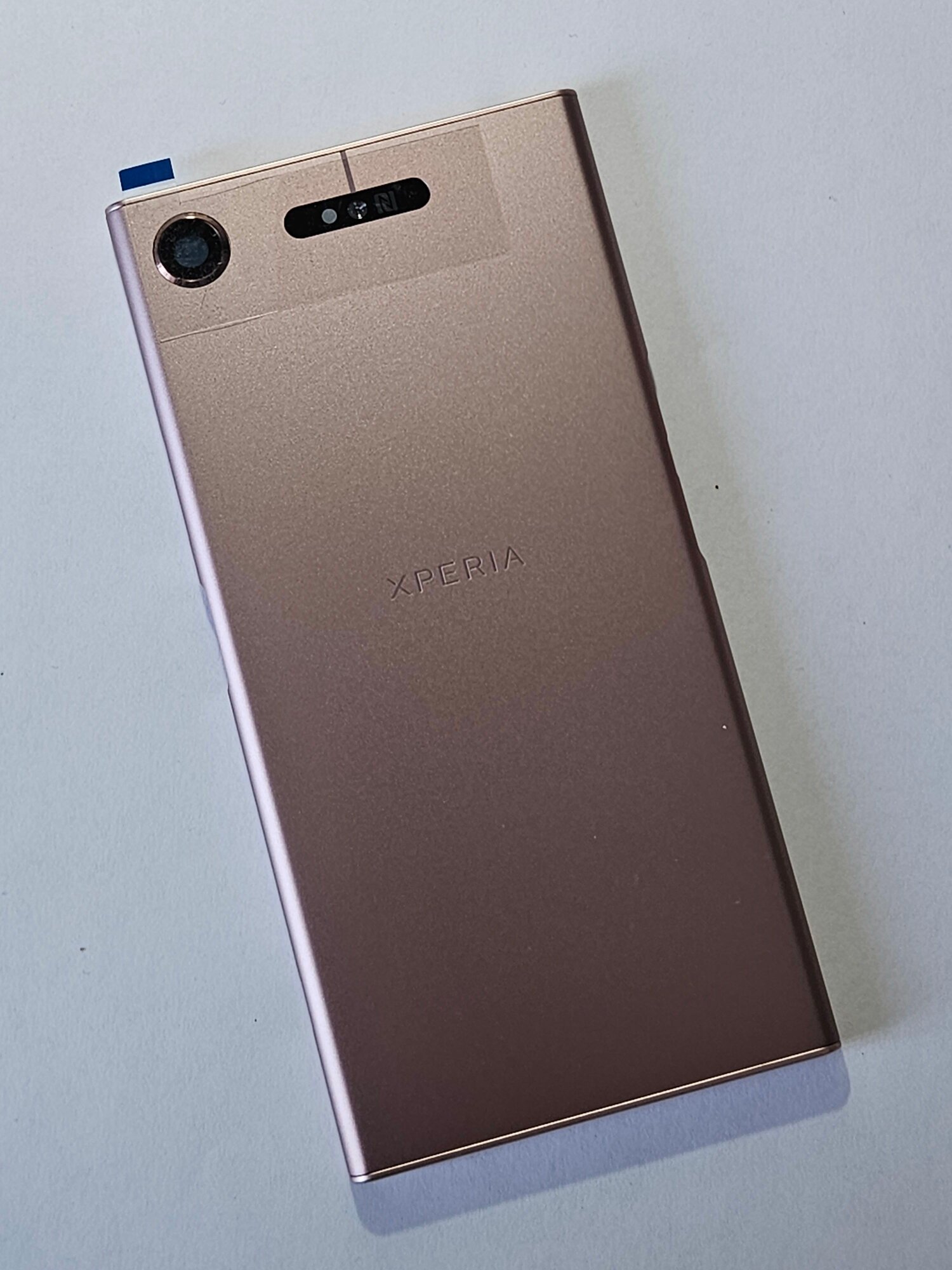 Задняя основная часть корпуса для Sony G8342 Xperia XZ1 (цвет - rose) с антенной, парт номер 1310-1049 оригинал