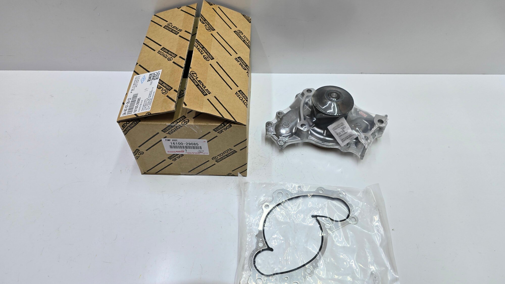Насос охлаждающей жидкости (помпа) TOYOTA Lexus ES 300 94-, RX 300/400h 98-, Camry V20, V30 96-