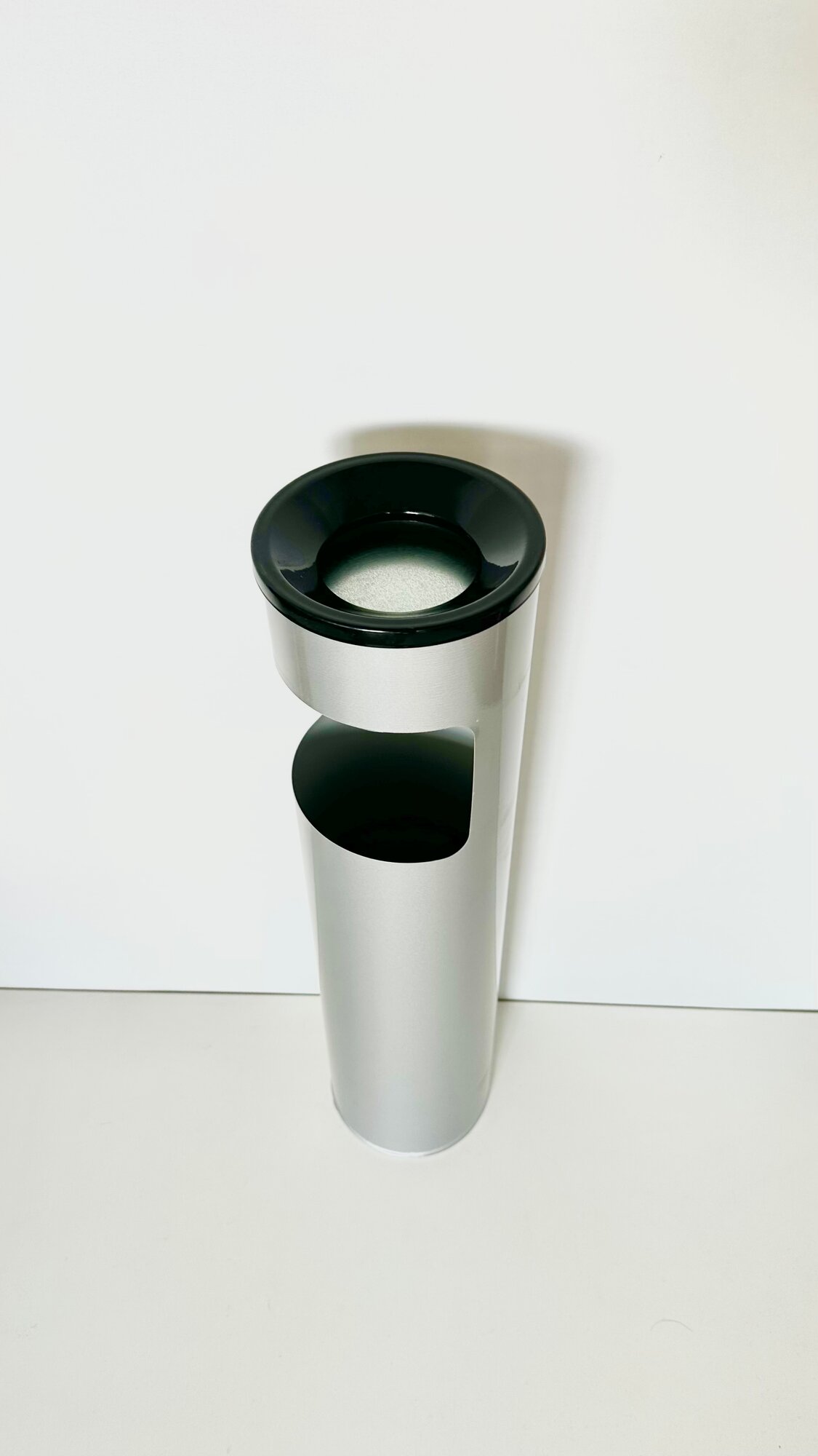 Урна титан К150, металл, круглая, светло-серый бак, чёрная крышка, объём 10 л