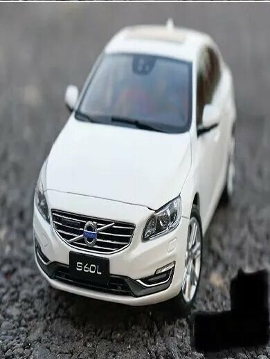Легкосплавный автомобиль /Коллекционная модель /1/18 /Volvo S60L