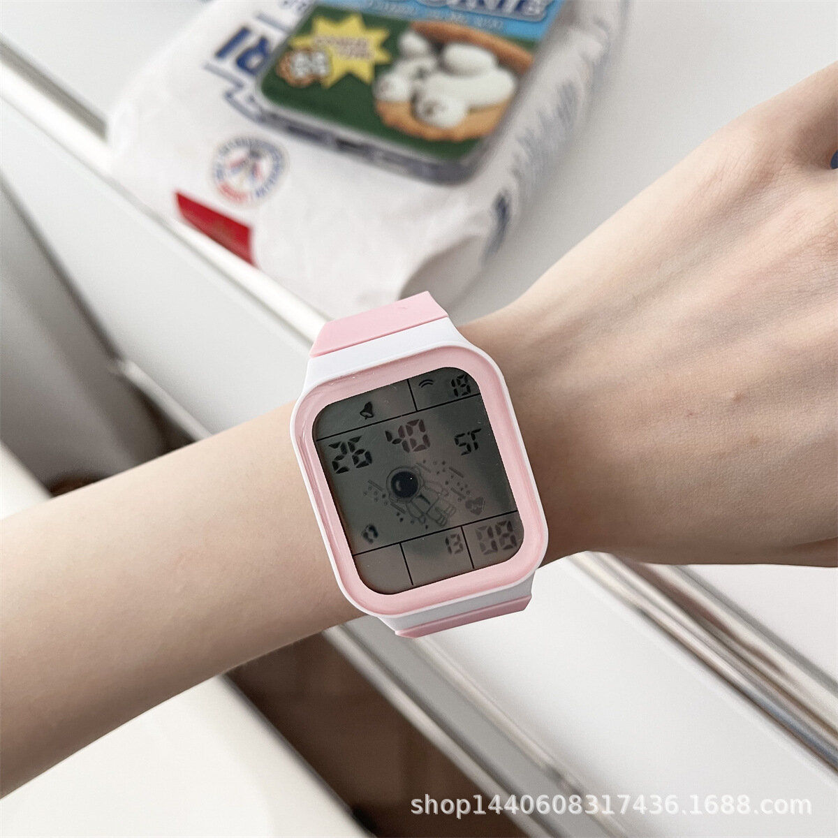 Модные квадратные часы в стиле космонавта для мальчиков и девочек, специально разработанные для учеников средних и старших классов, оснащенные передовыми технологиями, детские спортивные электронные часы.