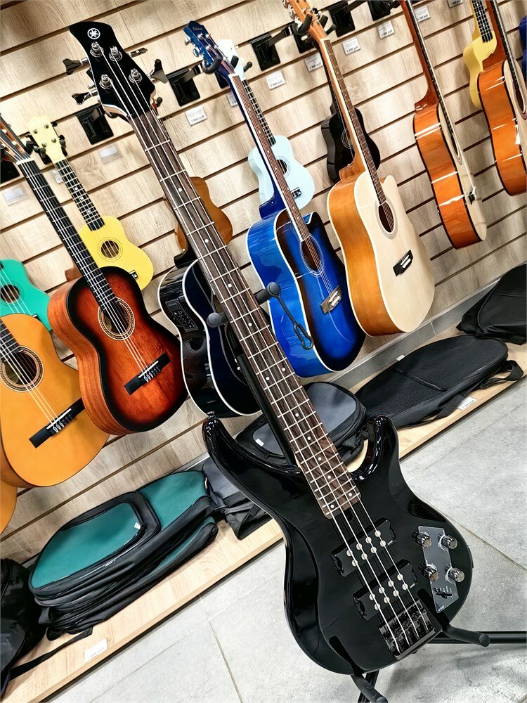 Бас-гитара YAMAHA TRBX304 BLACK — фото 1