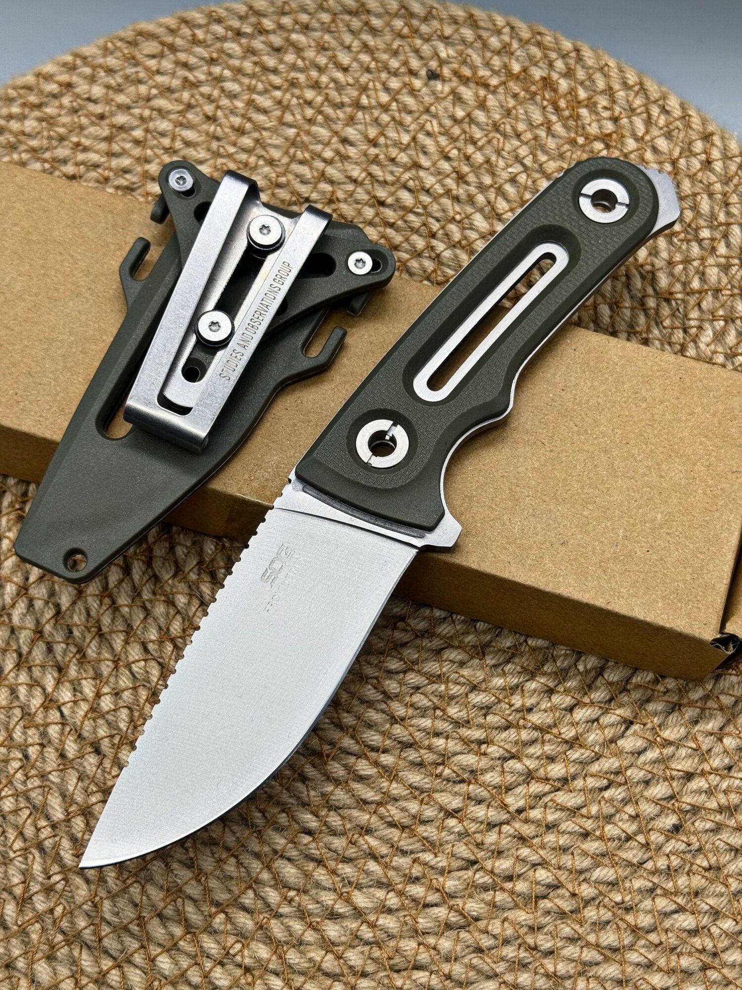Нож SOG туристический фиксированный