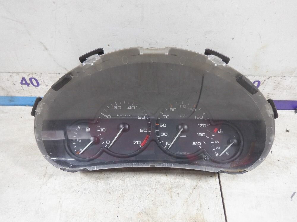 Панель приборов Peugeot 206