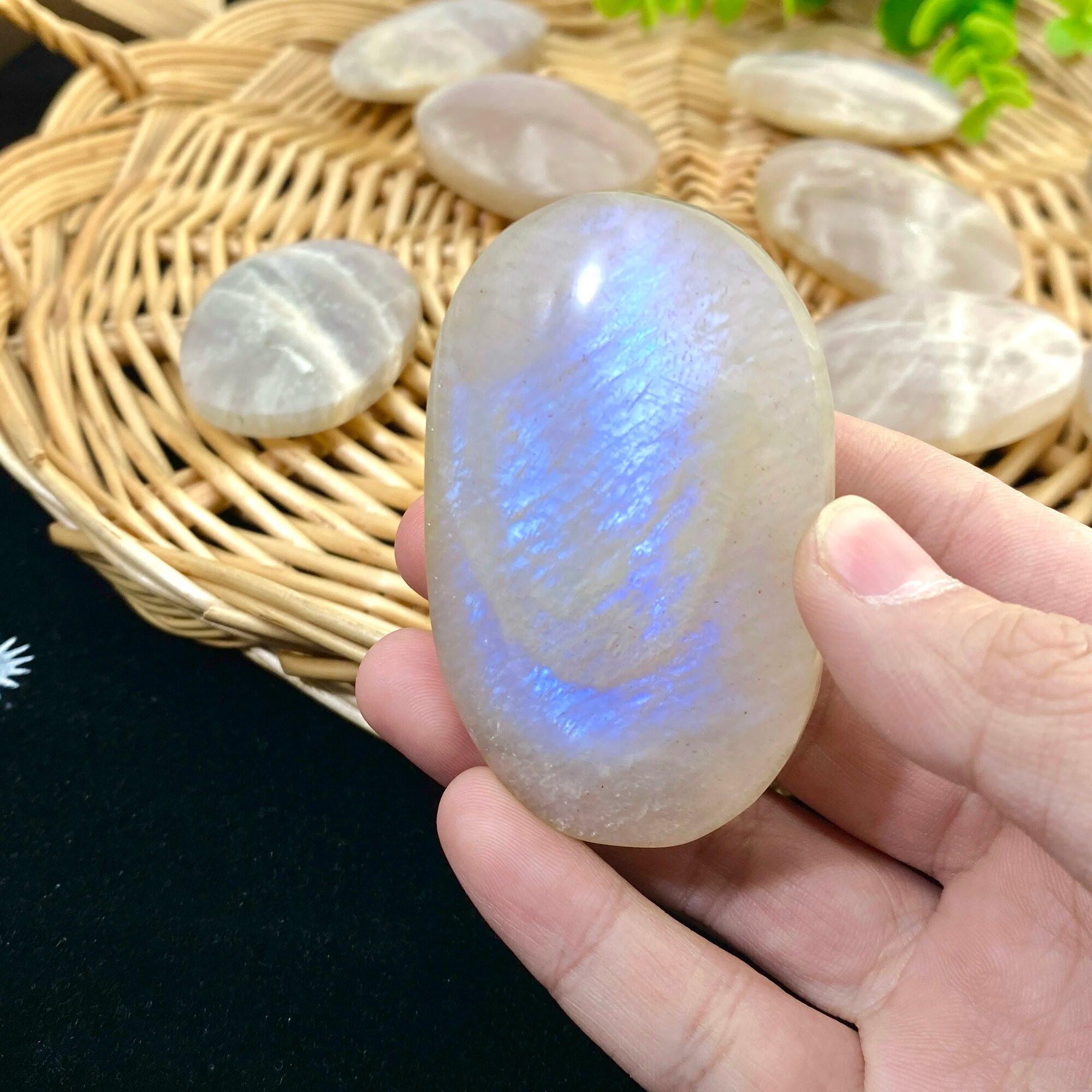 Натуральный хрустальный камень луна и солнце 1 шт. 50-100g
