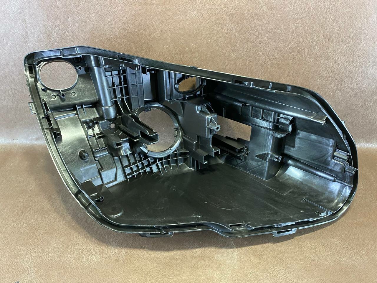 Корпус фары передней правой для Mercedes-Benz C-klasse W205 (2018-21гг) A2059068005