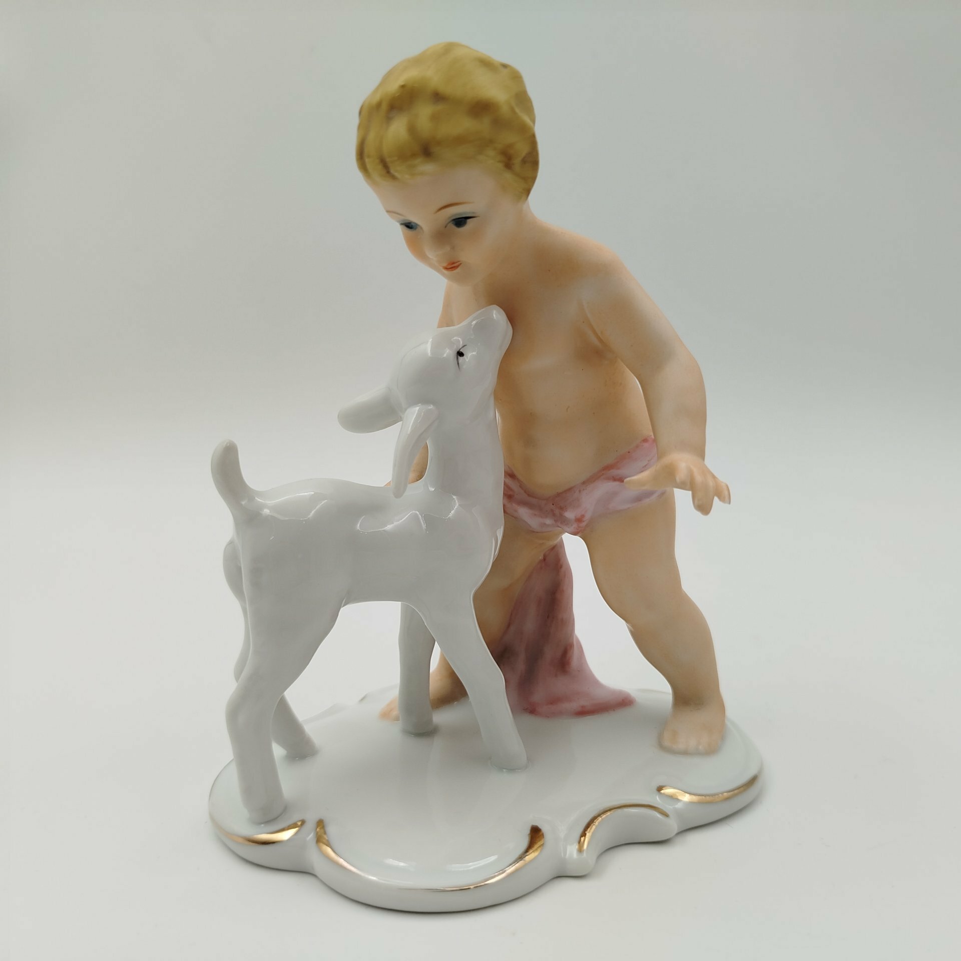 Статуэтка "Путти с козленком", фарфор, роспись, золочение, Европа, 1970-1990 гг.