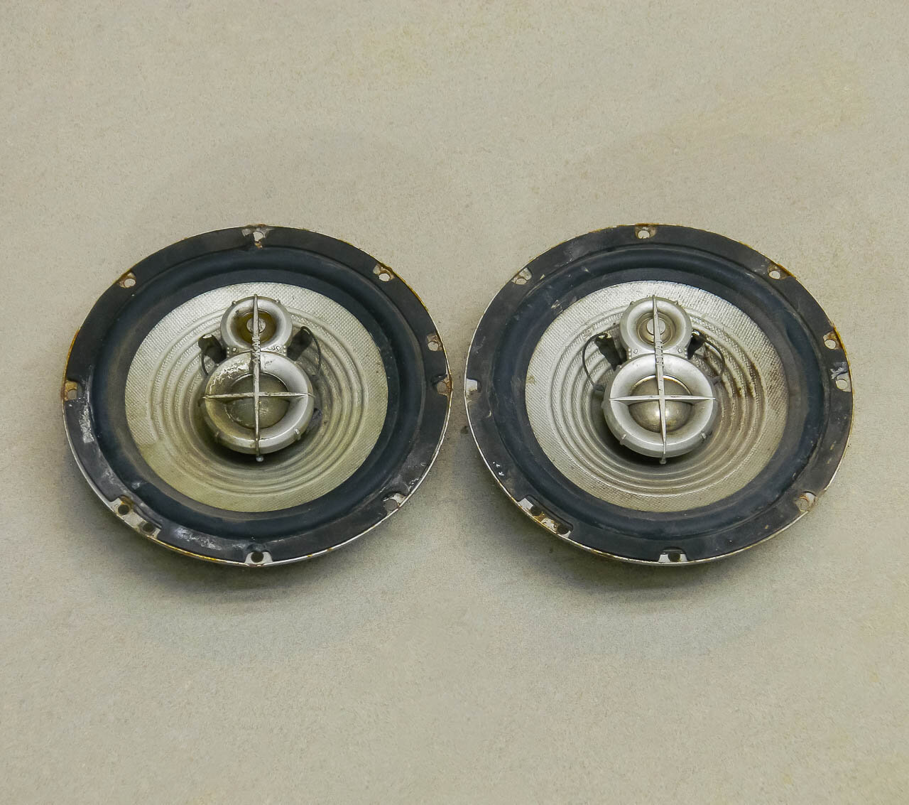 Динамик AKAI 16 см