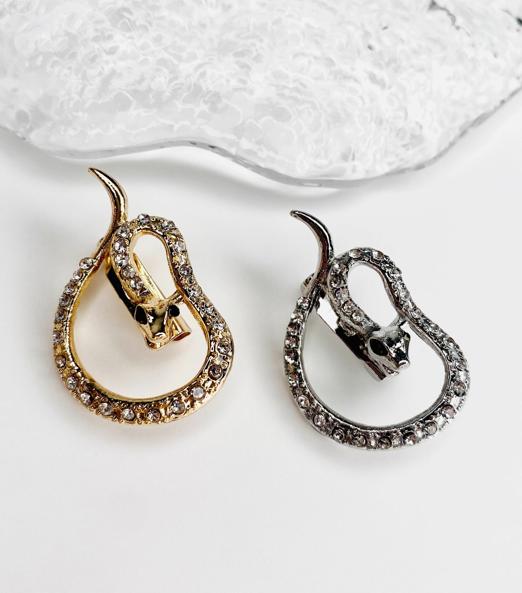 Комплект брошей, металл, стразы