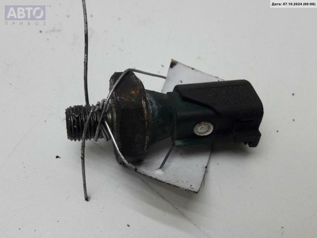 Датчик давления масла Volkswagen Golf-5