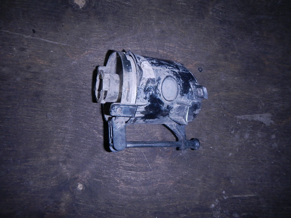 Б/У Фара противотуманная левая, Cadillac (Кадиллак)-SRX (09-) CADILLAC SRX (09-) Сломано 2 крепления.трещина на стекле 2...