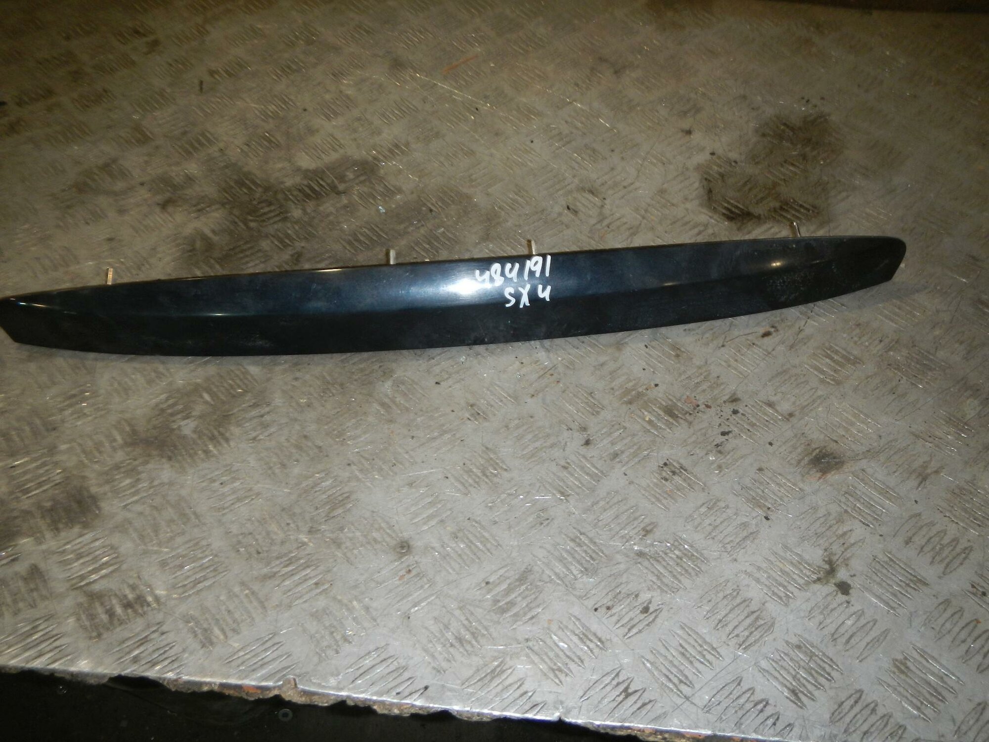 Б/У Накладка двери багажника, Suzuki (Сузуки)-SX4 (06-) SUZUKI SX4 (06-) царапины. 484191 SUZUKI арт. 8394180J10ZJ3