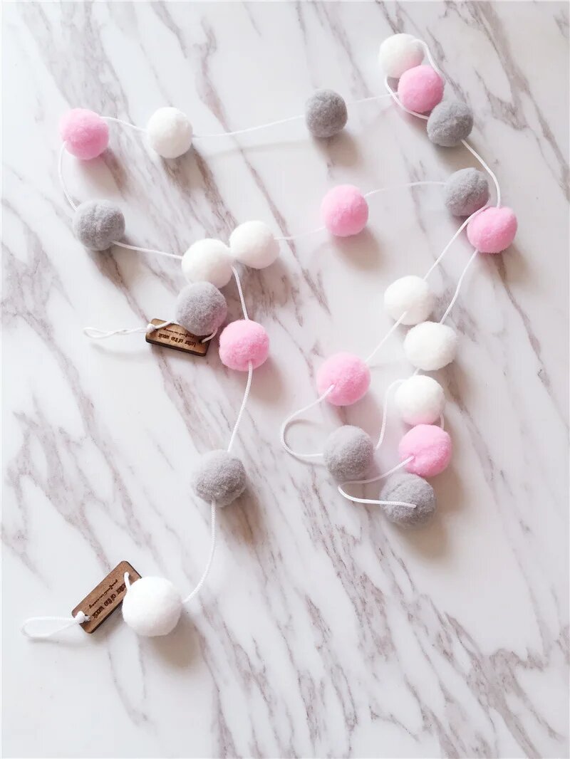 Гирлянда из помпонов White gray Pink 2 м