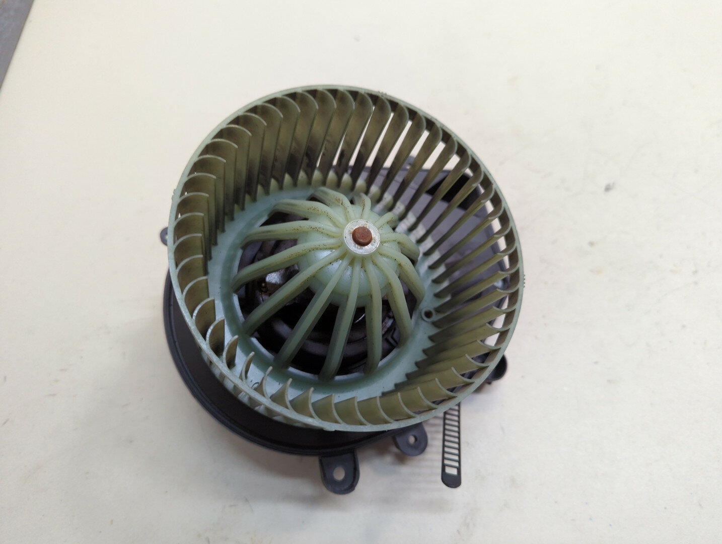 Двигатель отопителя (моторчик печки) Volkswagen Passat 5 Б/У