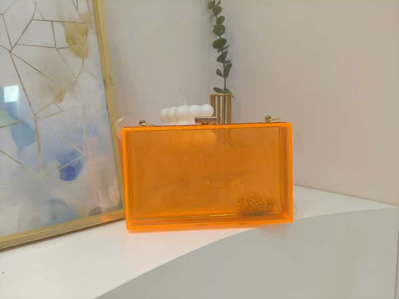 Горячая распродажаХит продаж за рубежом: акриловая женская сумка, маленькая квадратная сумка, летняя прозрачная сумка-коробочка ярких цветов, вечерняя сумка, сумка с цепочкой от производителя.