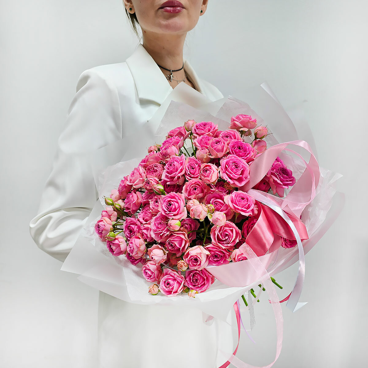 Монобукет Талисман Флора "Малиновость", роза кустовая, 15 цветов, высота 45 см