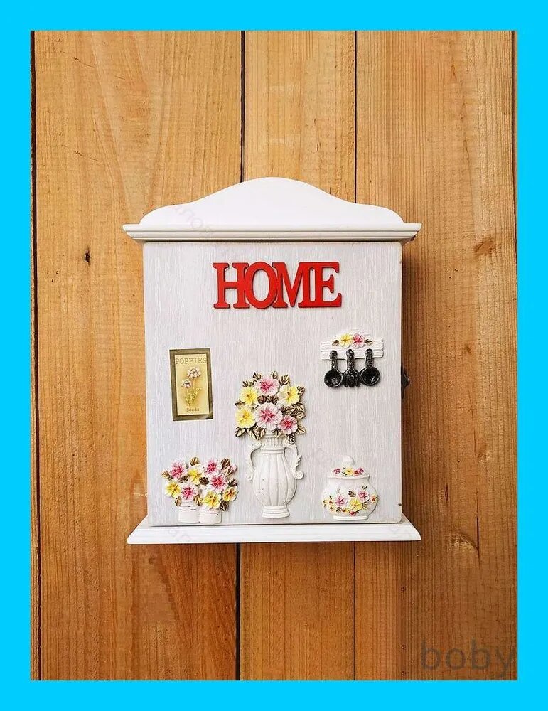 Ключница настенная деревянная в виде декоративного шкафчика для дома с цветами и крючками