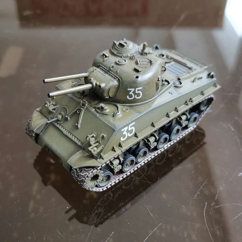 Пластиковая модель танка M4A3 HVSS Шерман 1:72 HYINUO