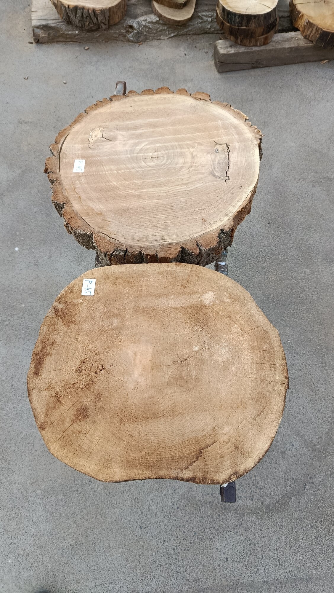 Спил из карагача, комплект из 2-ух штук ,40х39х6см,38х32х8см (Р45) высушенный не фрезерован, влажность 8-10%