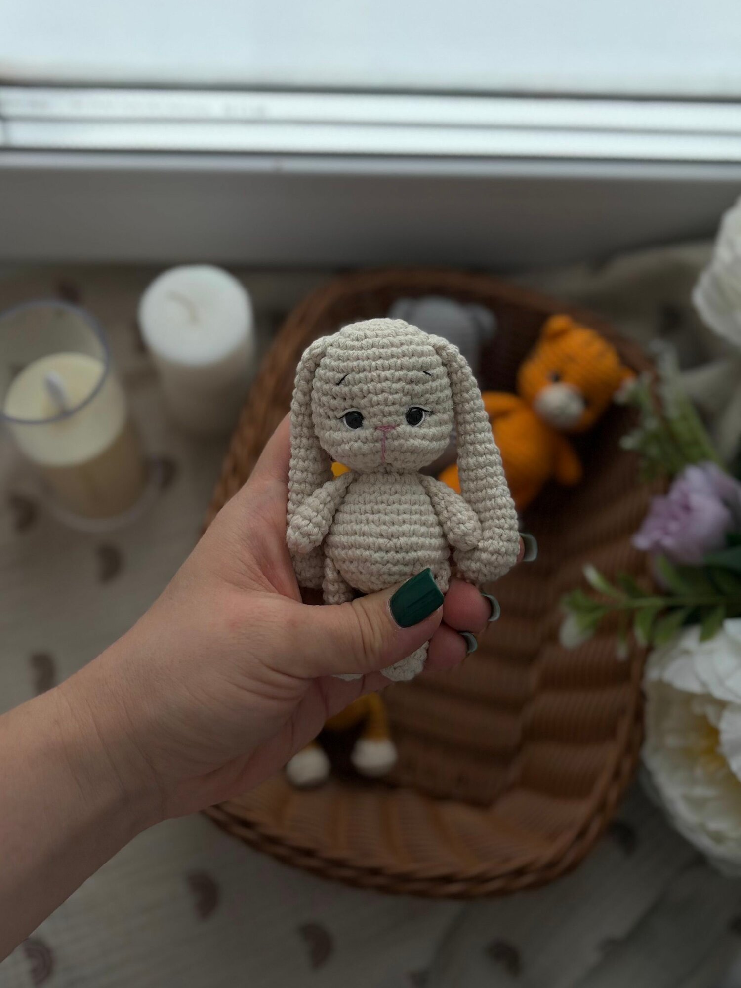 Вязаная Игрушка-подвеска заяц