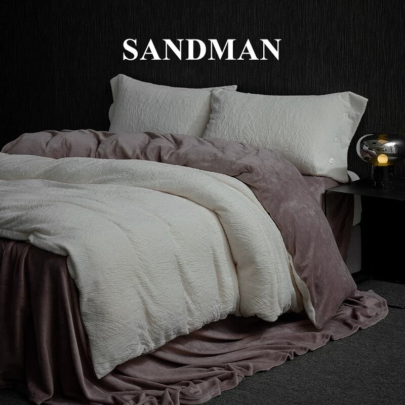 Комплект постельного белья Sandman Urban из молочного бархата с тиснением, четыре предмета: пододеяльник, простыня,