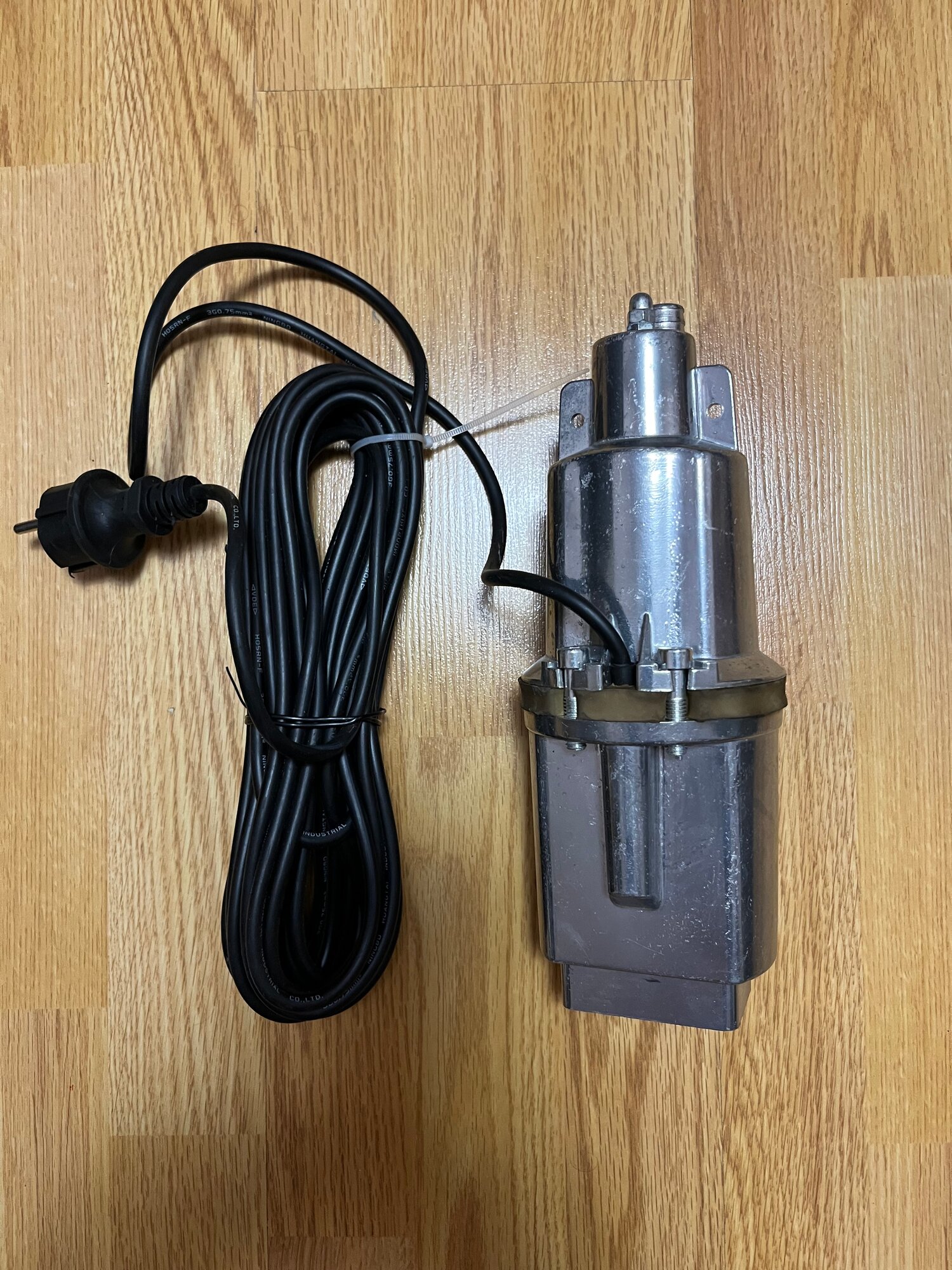Насос погружной вибрационный GIARDINO CLUB QDX60/ верхний забор воды/ 250 Вт/ 1080 л/час