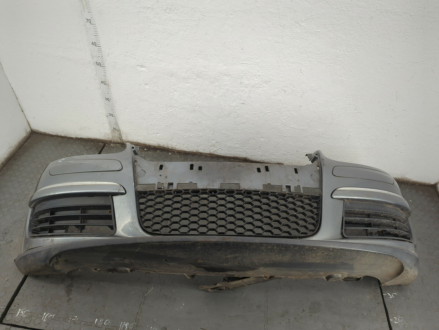 Бампер передний Volkswagen Jetta 5 Б/У