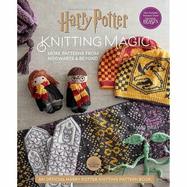 Harry Potter: Knitting Magic: More Patterns From Hogwarts and Beyond: An Official Harry Potter Knitting Book (Harry Potter Craft Books, Knitting Books)，Reprinted paperback book