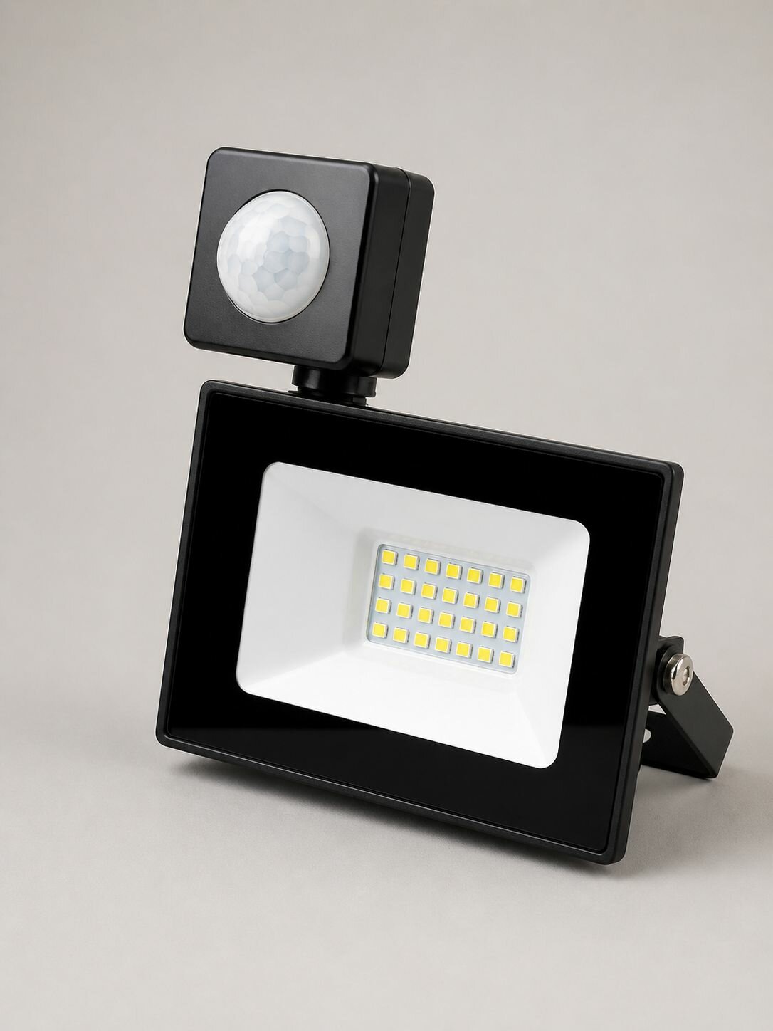 Светильник с датчиком движения уличный от сети 30W прожектор General Lighting Systems