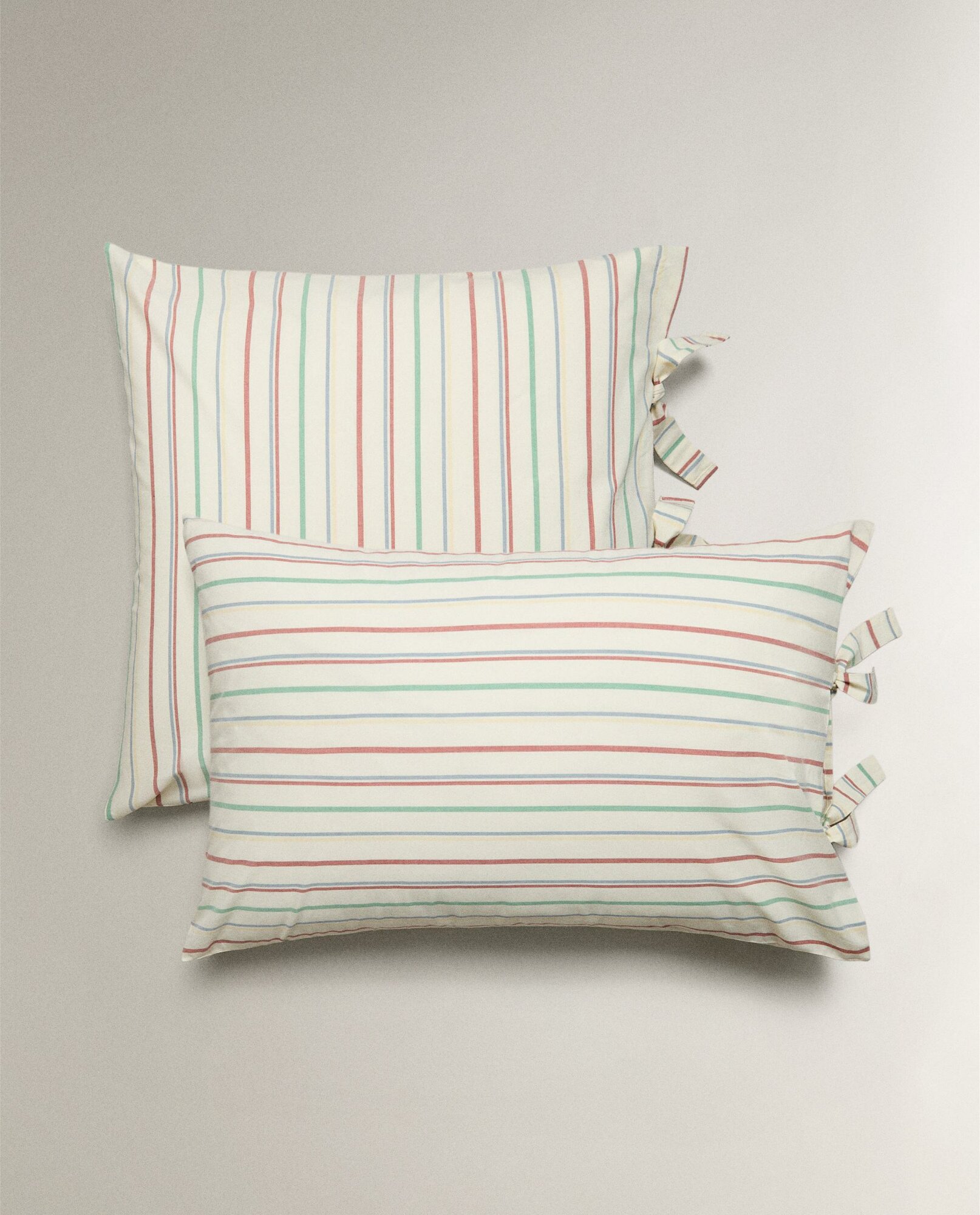 Детская наволочка в разноцветную полоску, 50 x 75 cm . Бренд - Zara Home