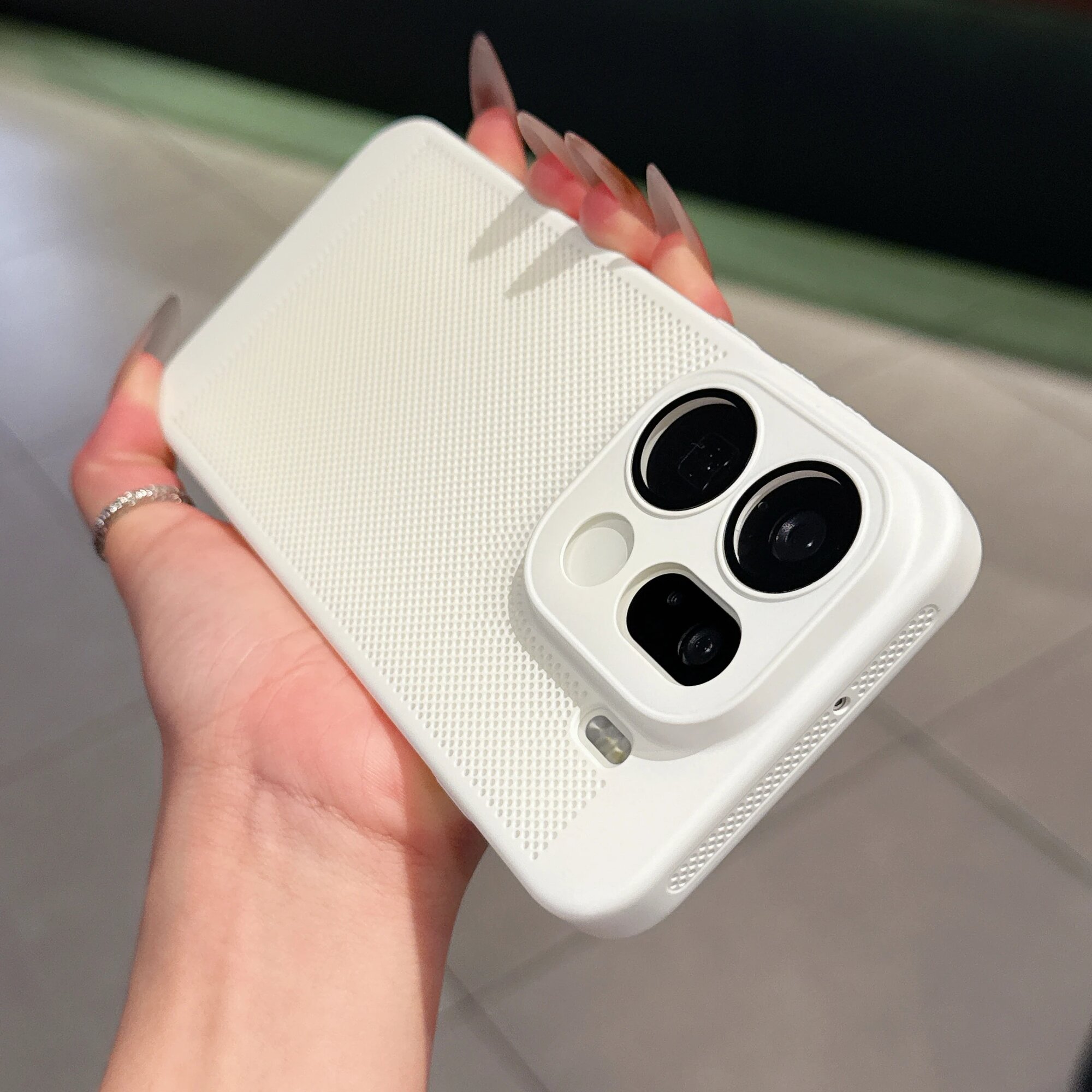 Белый чехол OPPO Find X9 Pro с охлаждающей сеткой