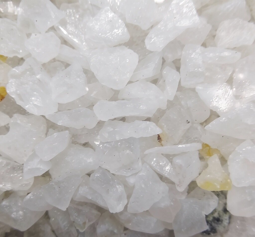 Натуральный грунт для аквариумов и террариумов UDeco River Quartz "Кварцевая крошка" 5 - 10 мм, 2 л