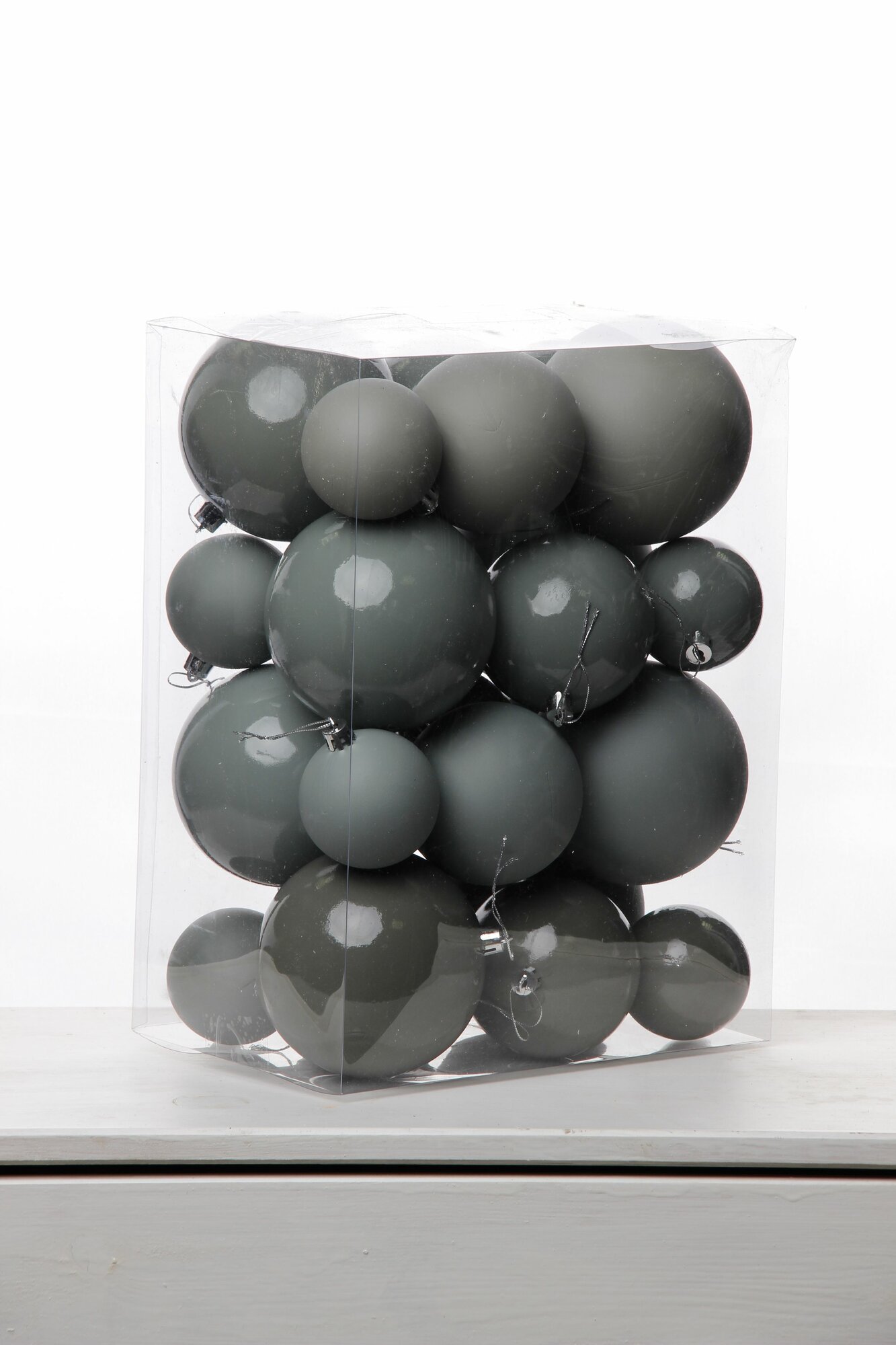 Шар на елку 6,8,10см, набор шаров 24шт, новогодние, черно-серый, Crystal Trees