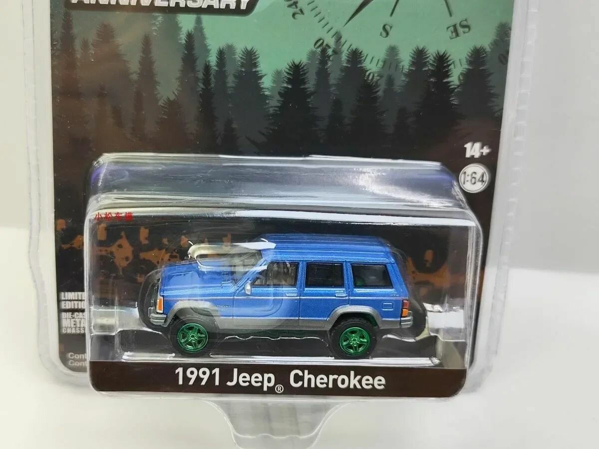 1:64 1991 Jeep Cherokee 80th Anniversary Обязательно к покупке! Симулированная модель автомобиля из сплава это и игрушка, и коллекционный