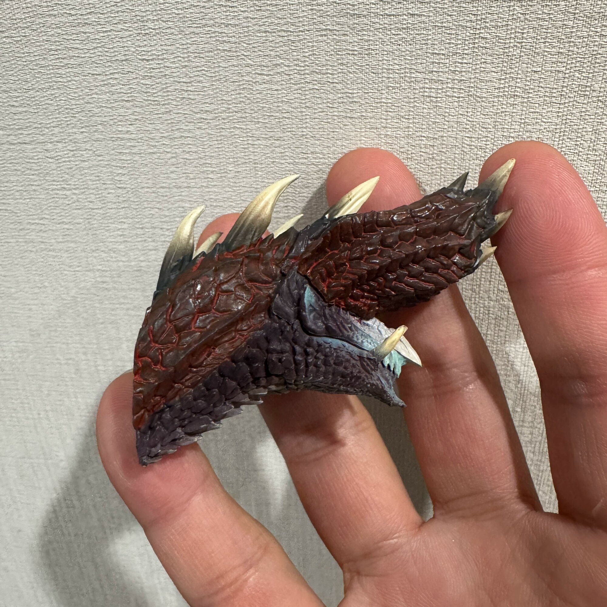 Bandai Monster Hunter 20-летие Огненный Активный Черный Дракон Холодильник Магнитная Фигурка 2024