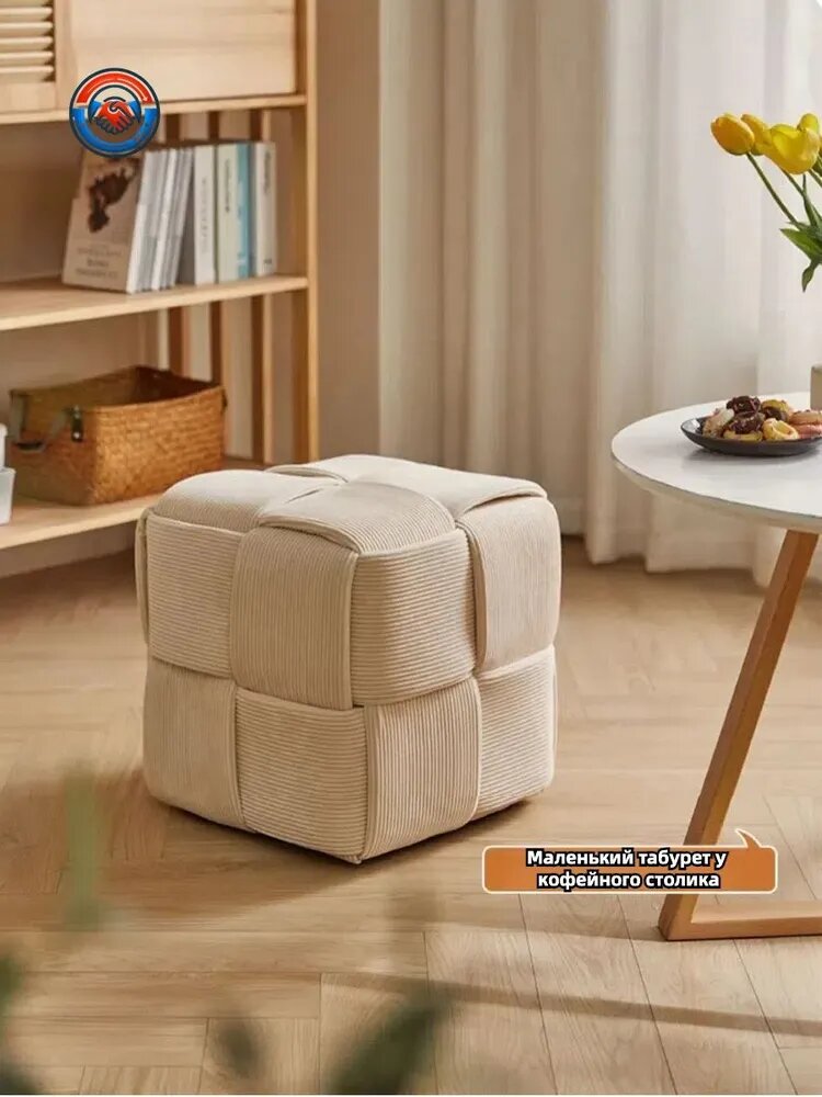 Табурет квадратный из массива дерева с велюровой обивкой, 28x28x28 см, светло-бежевый, 1 шт.