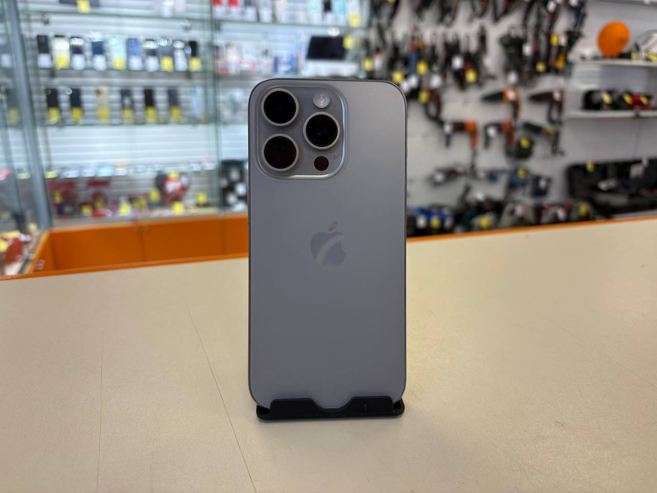 Дефект!!! Смартфон Apple iPhone 15 Pro 256 Gb Natural Titanium БУ/Уценка