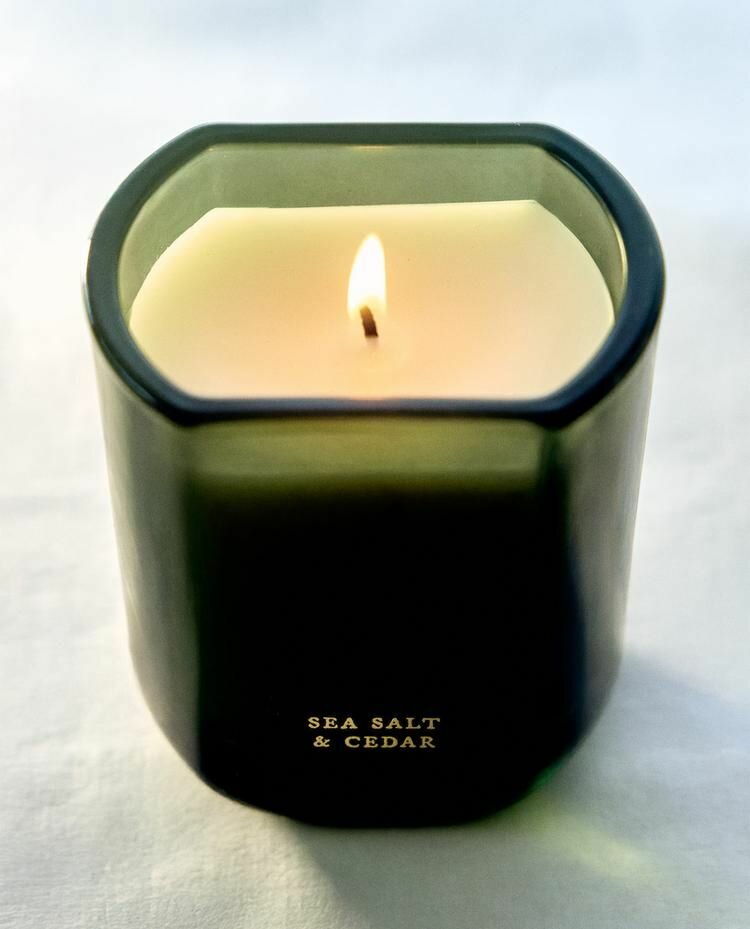 Ароматическая свеча ZARA HOME 3460/705/390 - аромат SEA SALT & CEDAR (220 г), зеленый