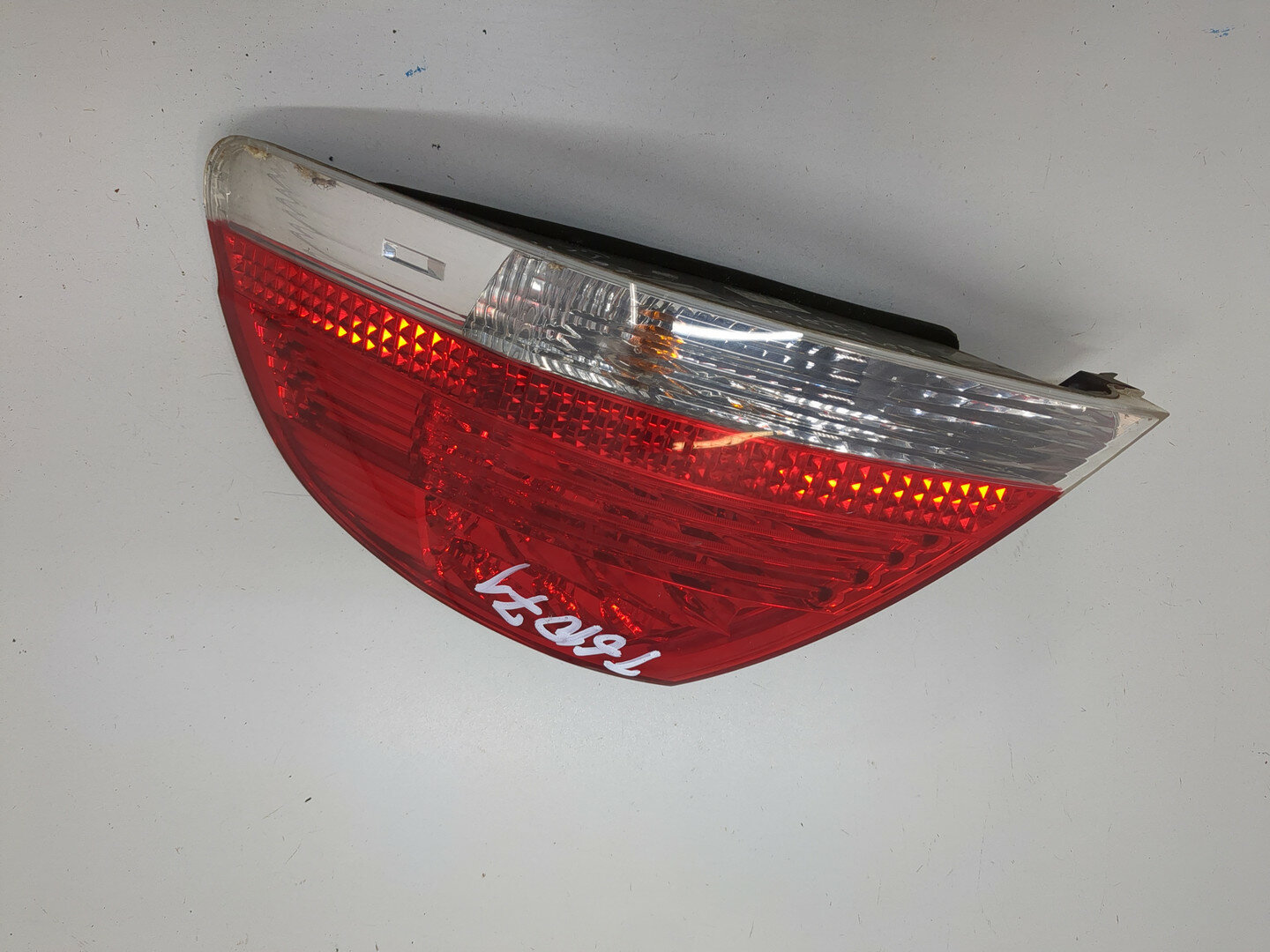 Фонарь (задний) правый BMW 7 E65 Б/У