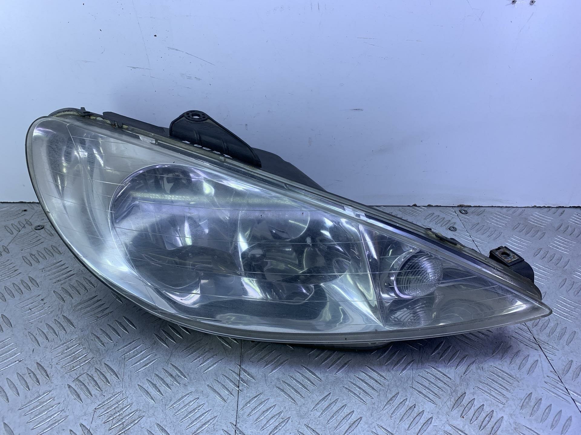 Фара правая Peugeot 206 рест. (2002 - 2009) 9628666780