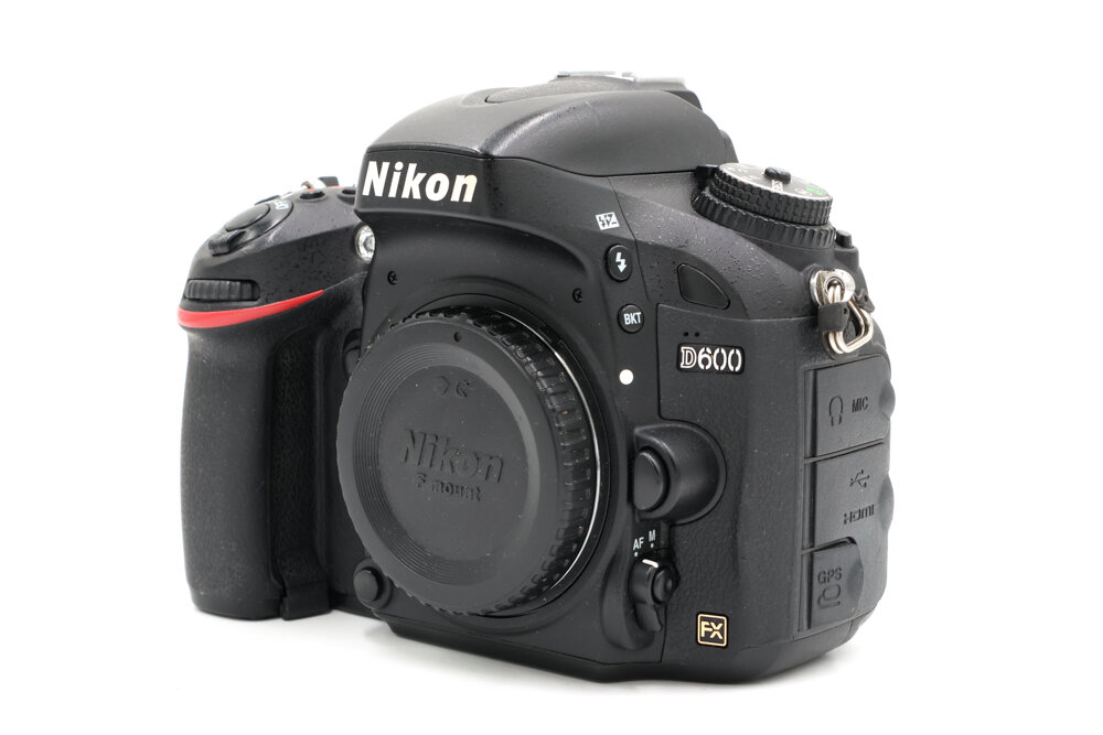 Зеркальный фотоаппарат Nikon D600 Body