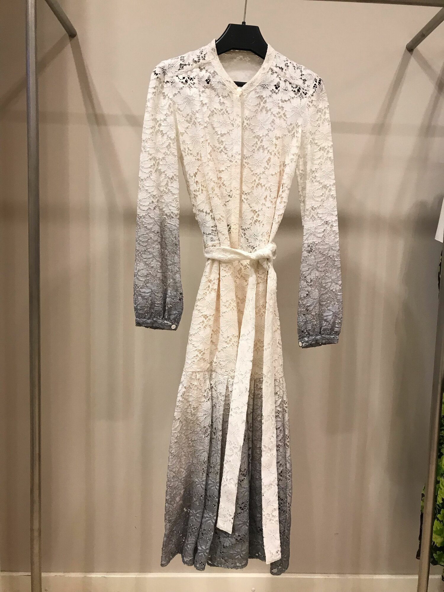 Платье BURBERRY Весна-лето 2018, размер 38, бело-серый — фото 1