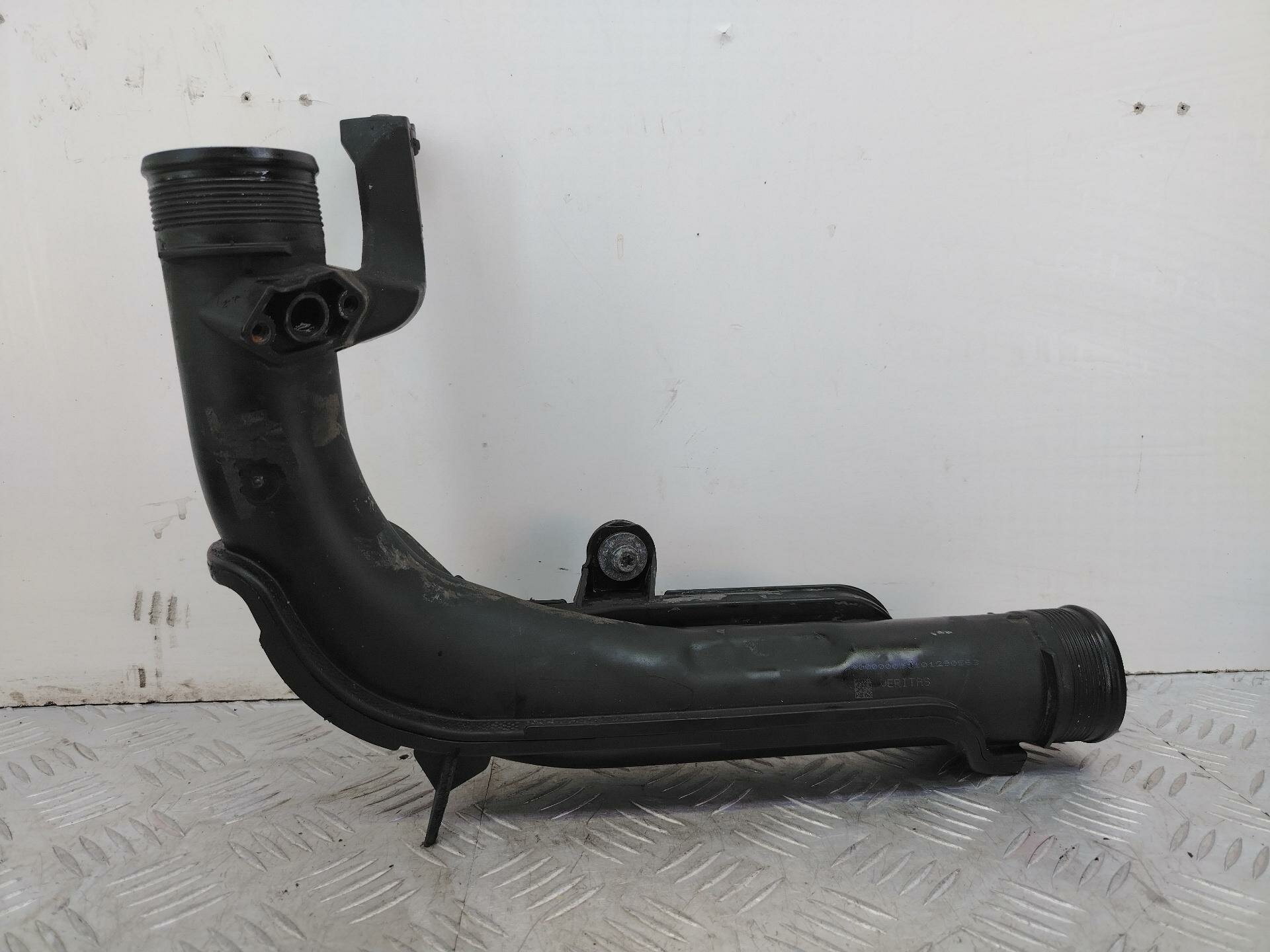 Патрубок интеркулера Skoda Octavia 2 рест. 2011 1K0145770AE