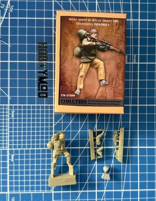 EM-35019 Фигурка для самостоятельной росписи 1:35 Soviet sniper of Special troops