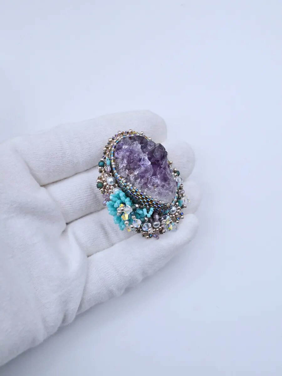 Брошь, кристаллы Swarovski, аметист, кристалл