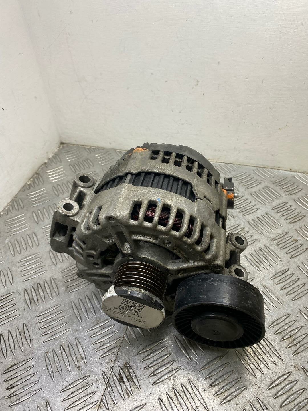 Генератор для BMW 3 E90/E91/E92/E93 2.0 OEM 7550469