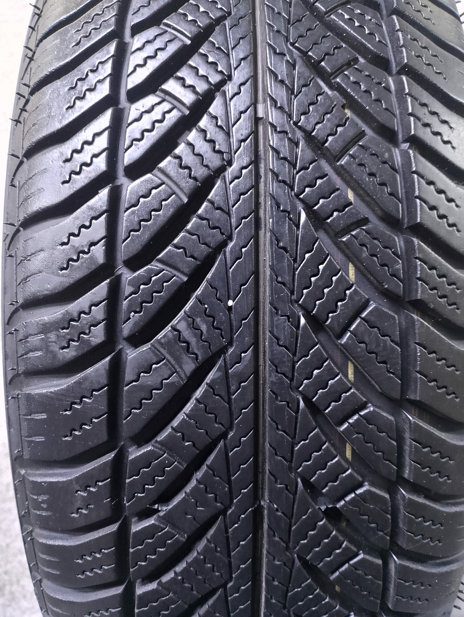 Goodyear UltraGrip Performance 205/60 16