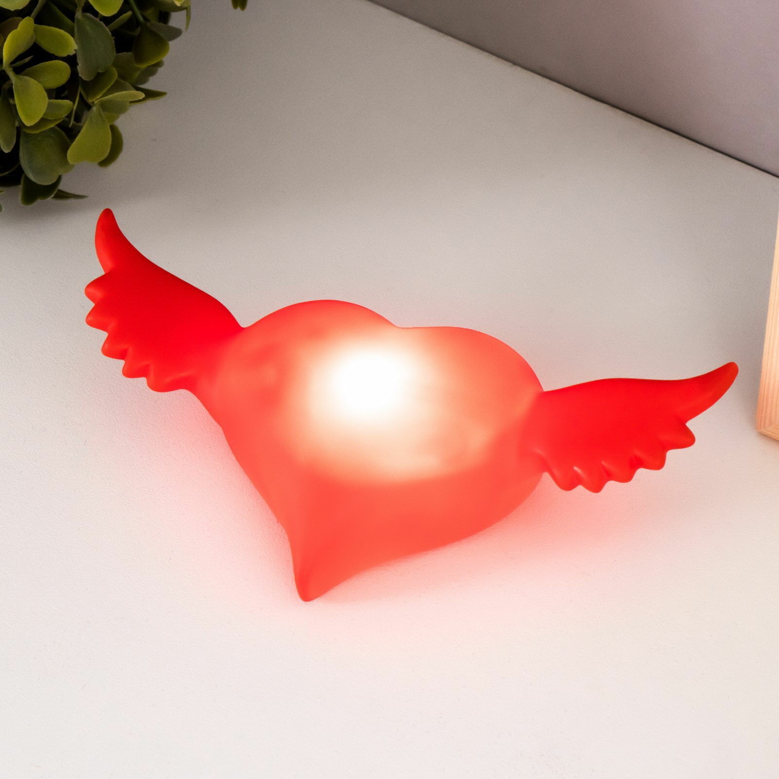 Фигурка светящаяся "Сердце с крыльями", LED-ночник, красный, 7x14.3x3.8 см