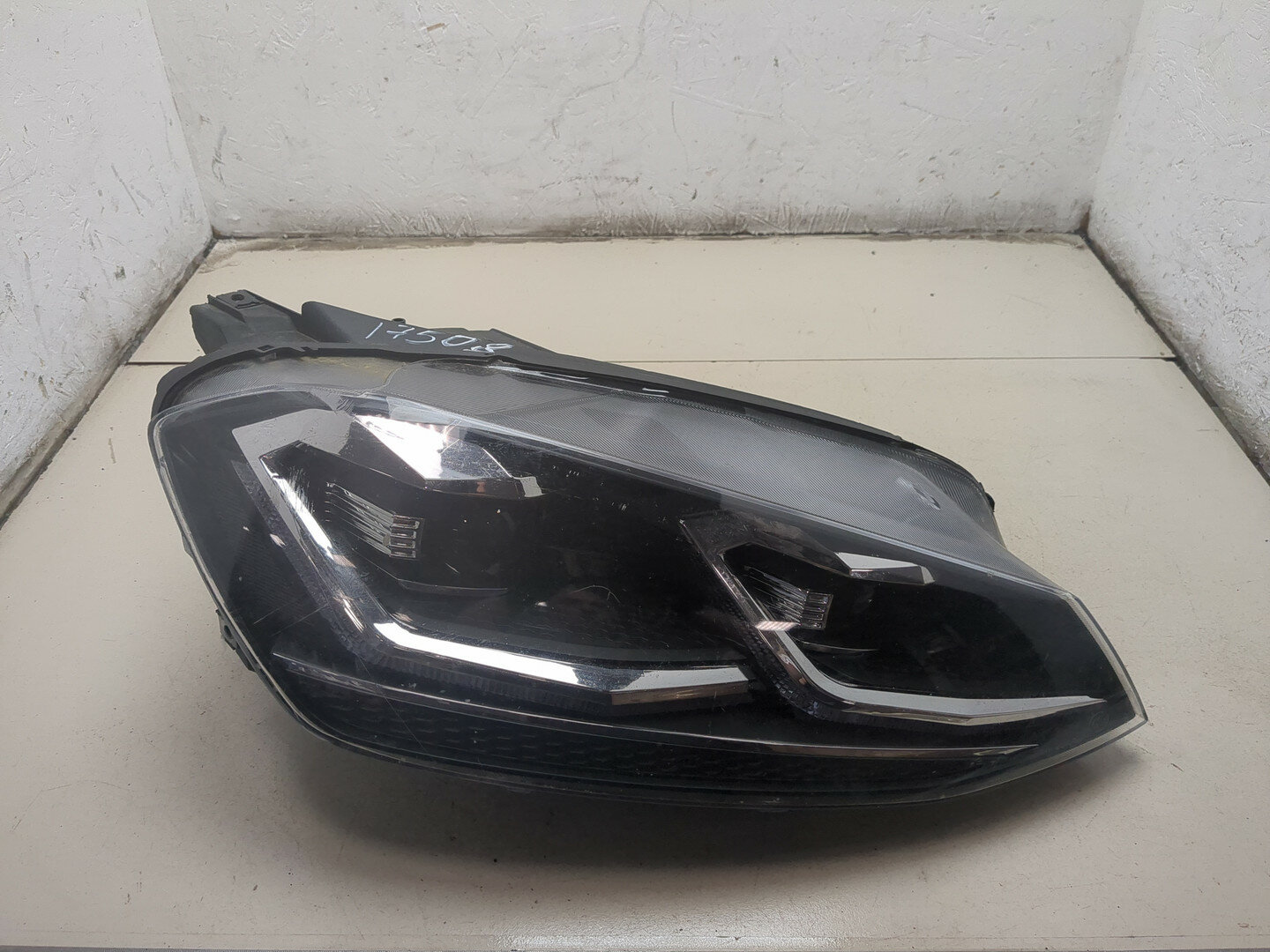 Фара (передняя) правая Volkswagen Golf 7 Б/У